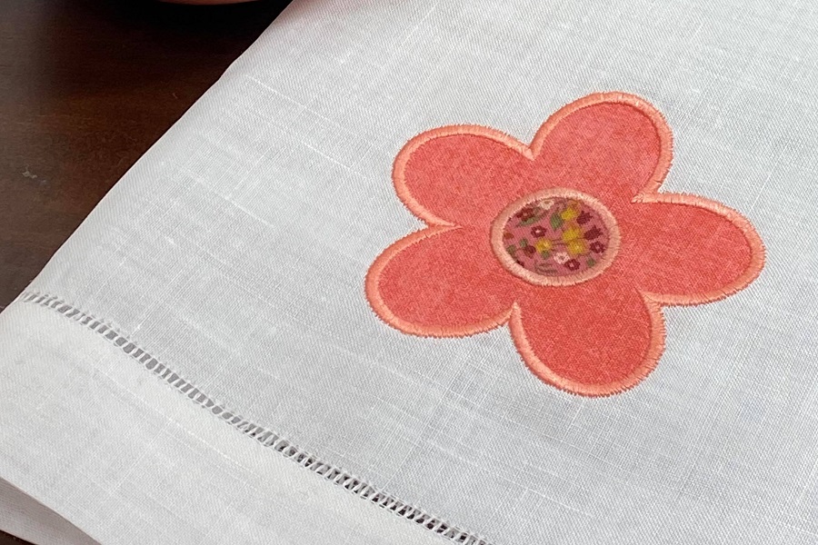 Auto Digitizing a Flower - Learn & Create - BERNINA